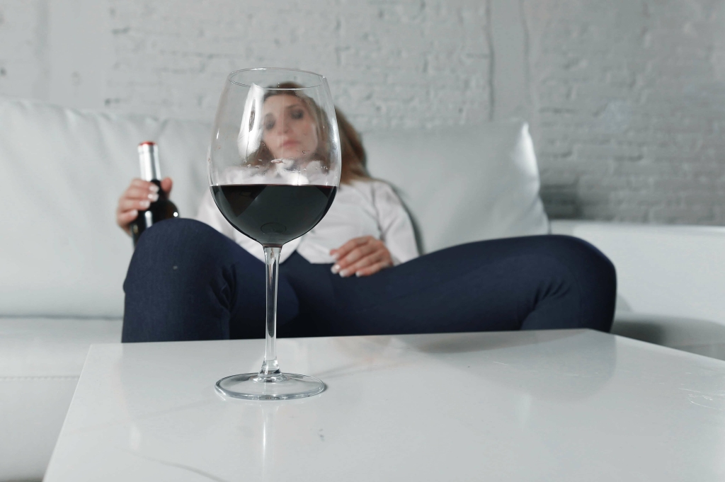 10 Major Physical Signs of Alcoholism to Watch Out For | EcoSoberHouse